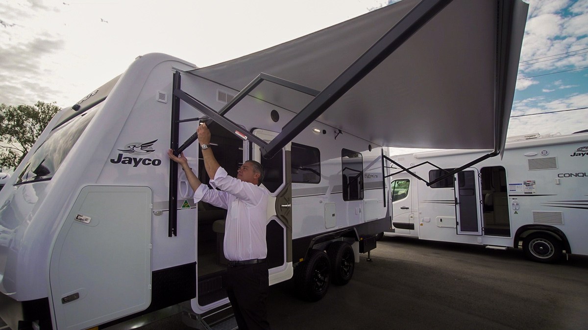 3 Reasons To Buy The Jayco Silverline Awning | Camperland.tv